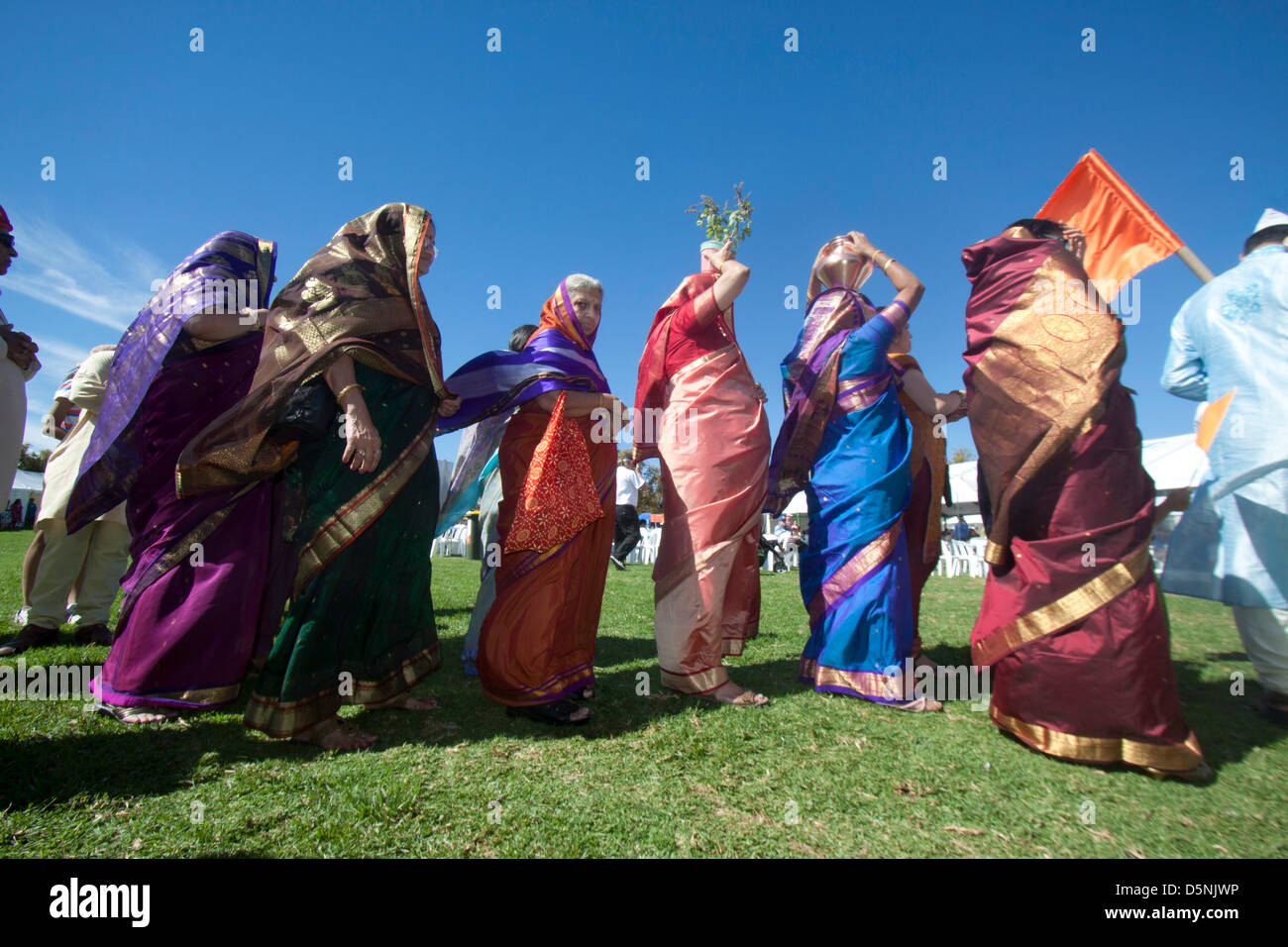 Dindi dance hi-res stock photography and images - Alamy