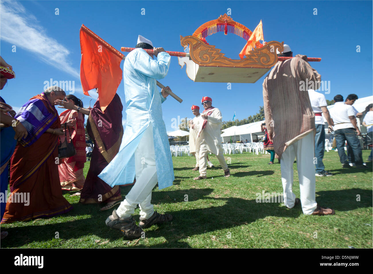 Dindi dance hi-res stock photography and images - Alamy