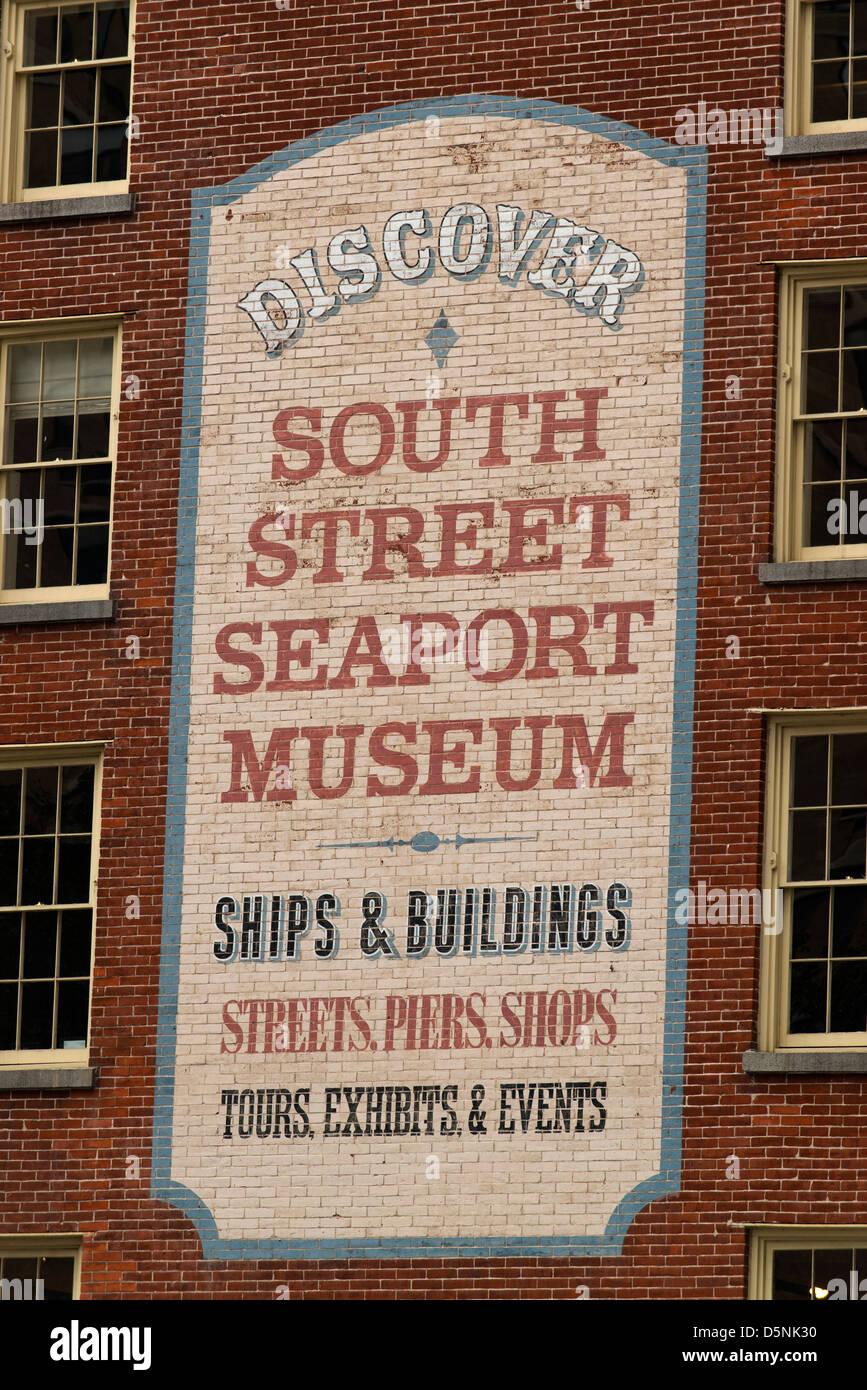 South seaport museum hi-res stock photography and images - Alamy