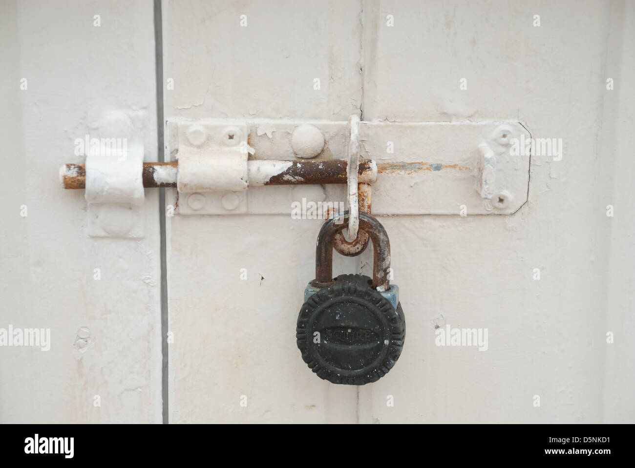 Padlock latch hi-res stock photography and images - Alamy