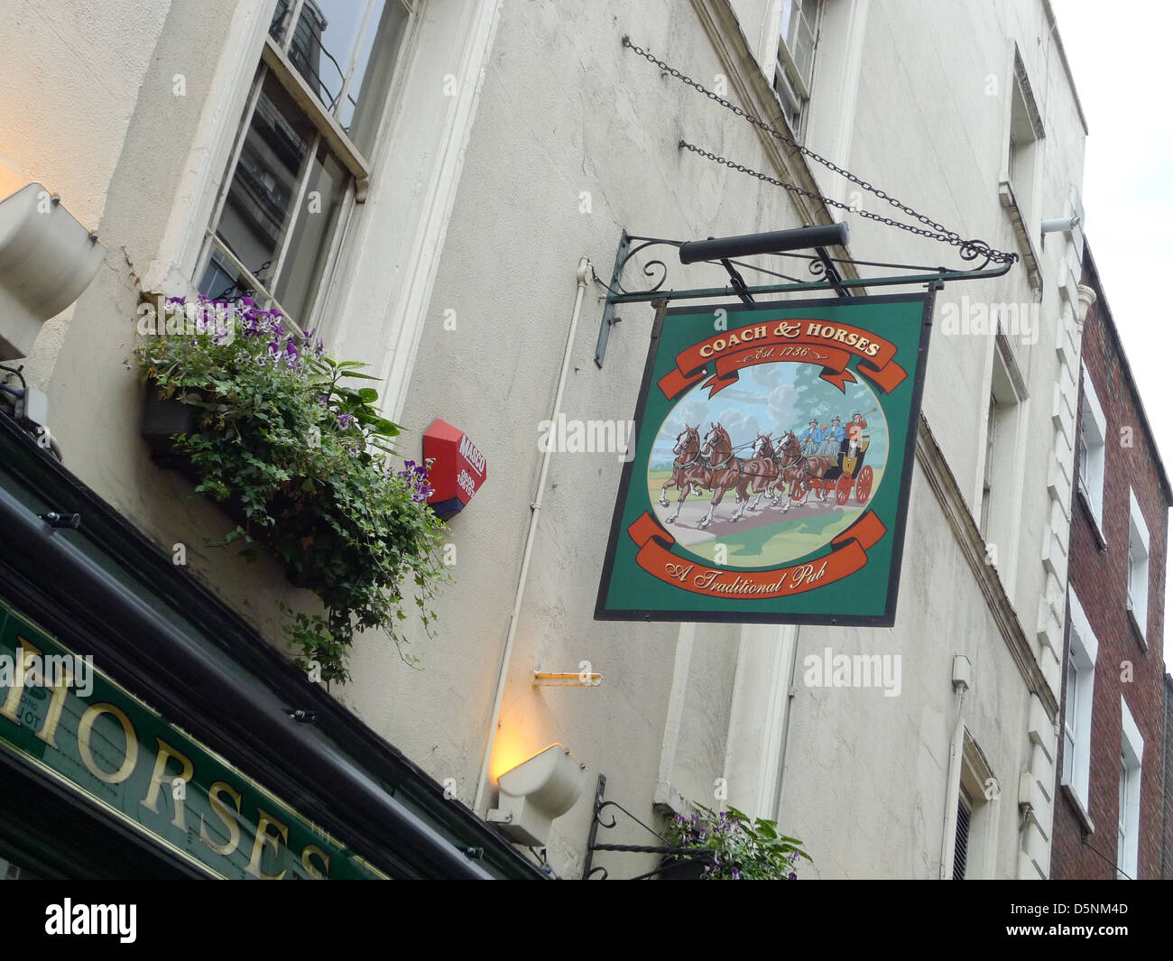 Coach and horses pubs hi-res stock photography and images - Alamy
