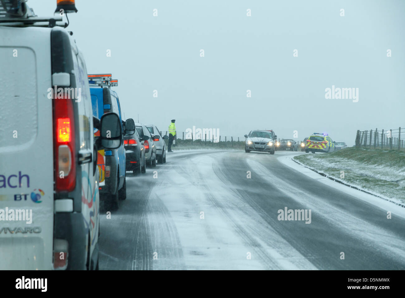 Snow ambulance uk hi-res stock photography and images - Alamy