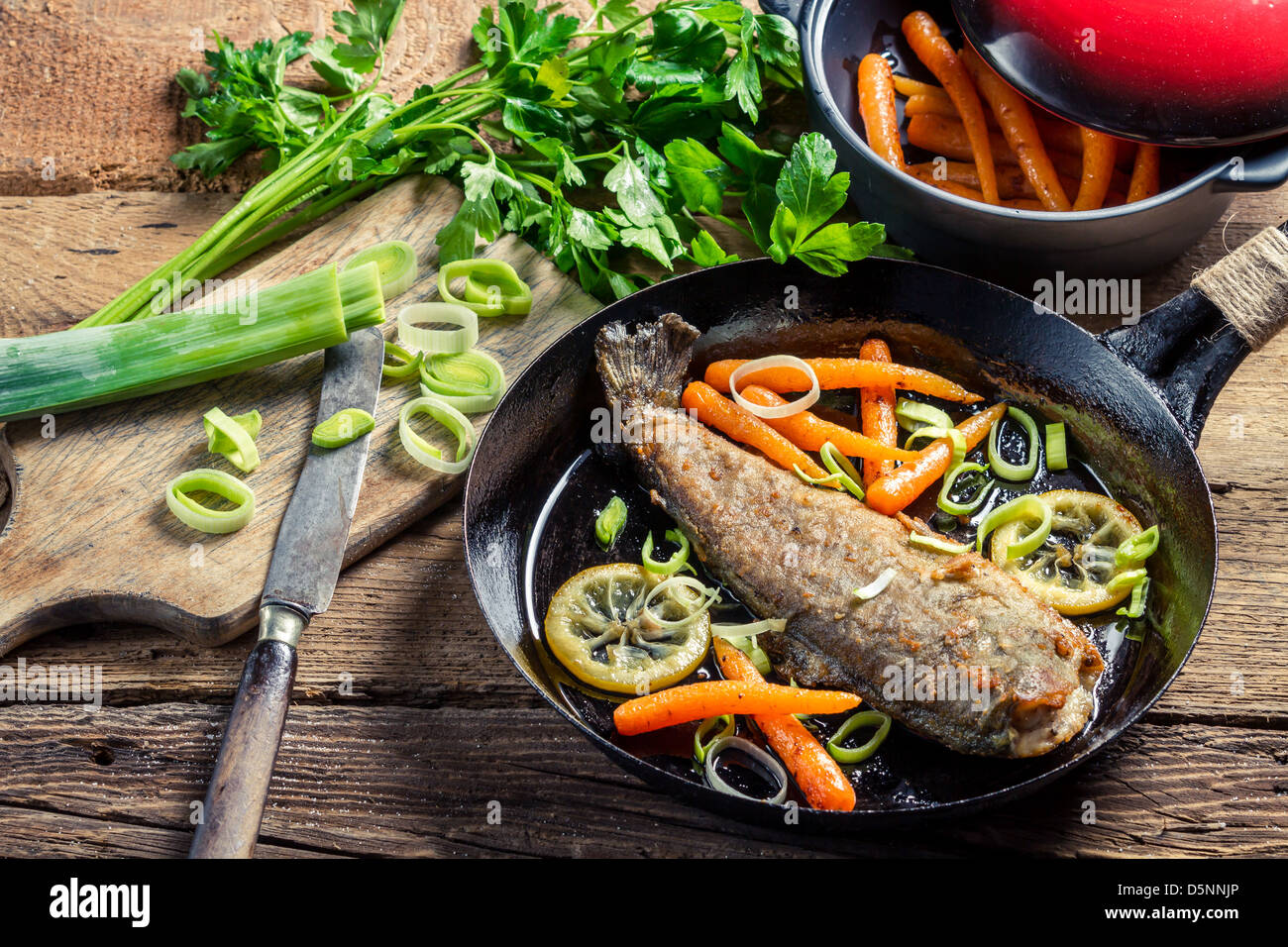 Freshly fried fish with leek and carrot Stock Photo - Alamy