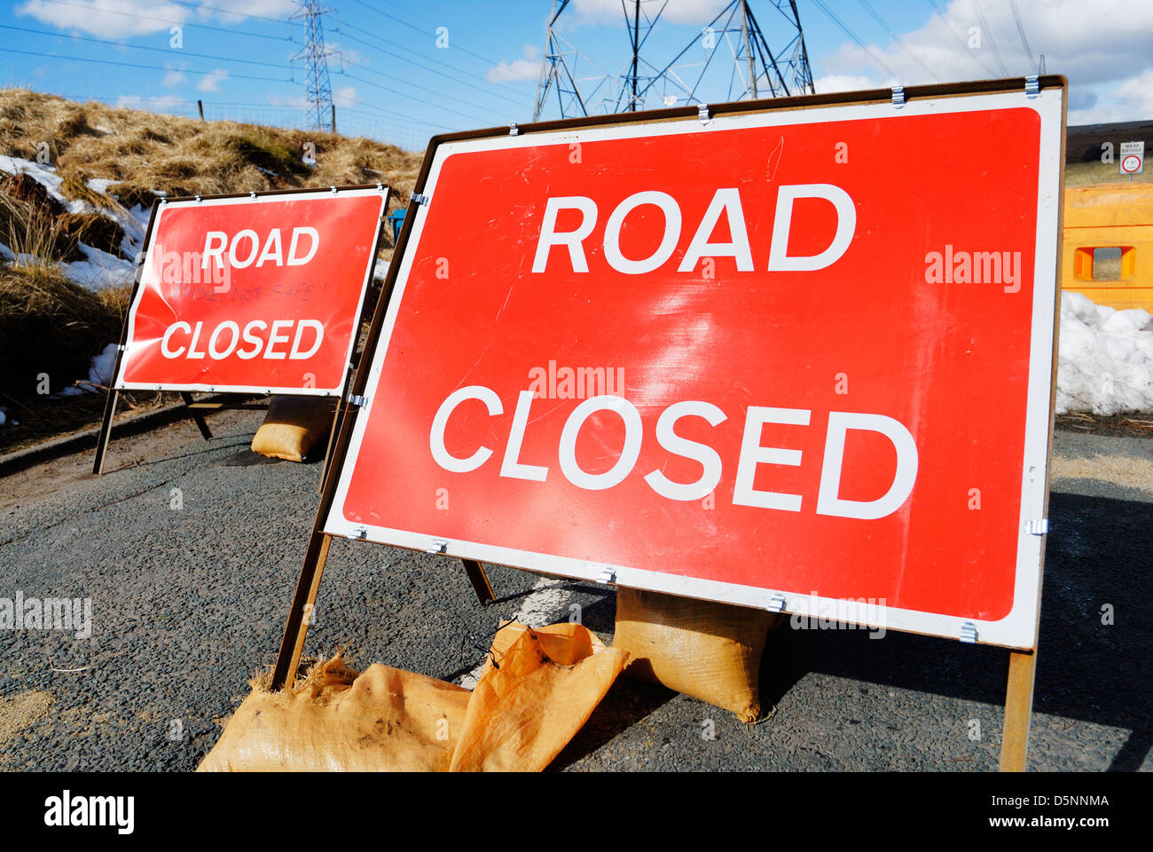Closed signs hi-res stock photography and images - Alamy