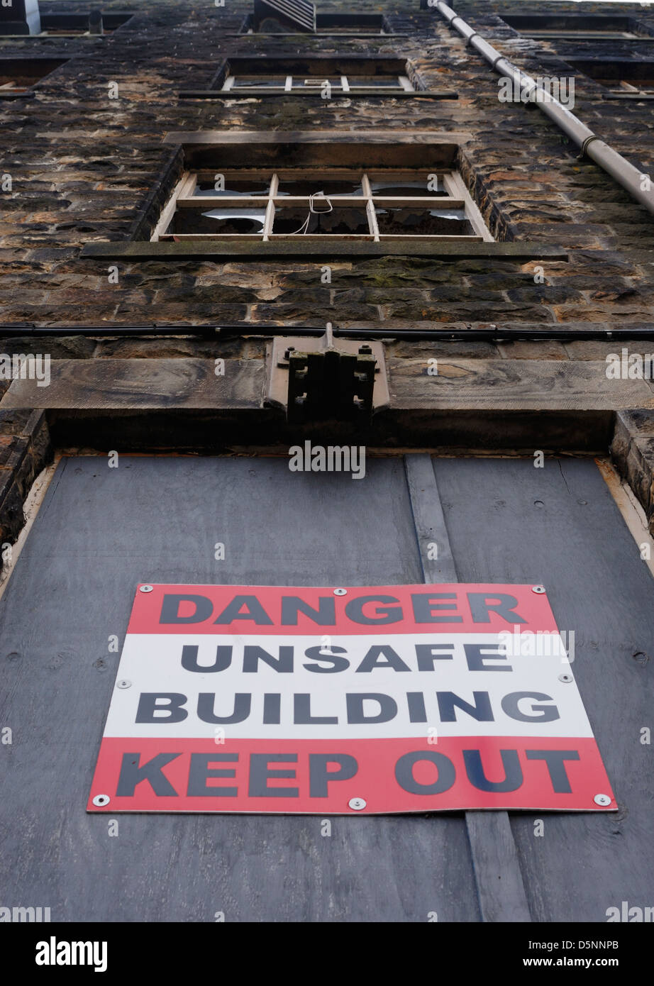 Unsafe building hi-res stock photography and images - Alamy