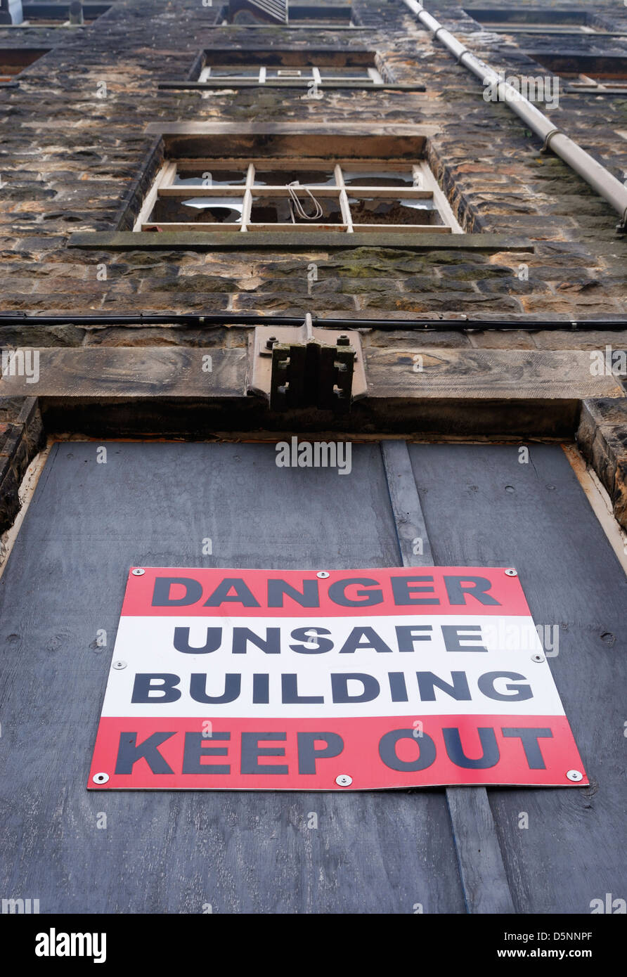 Unsafe building hi-res stock photography and images - Alamy