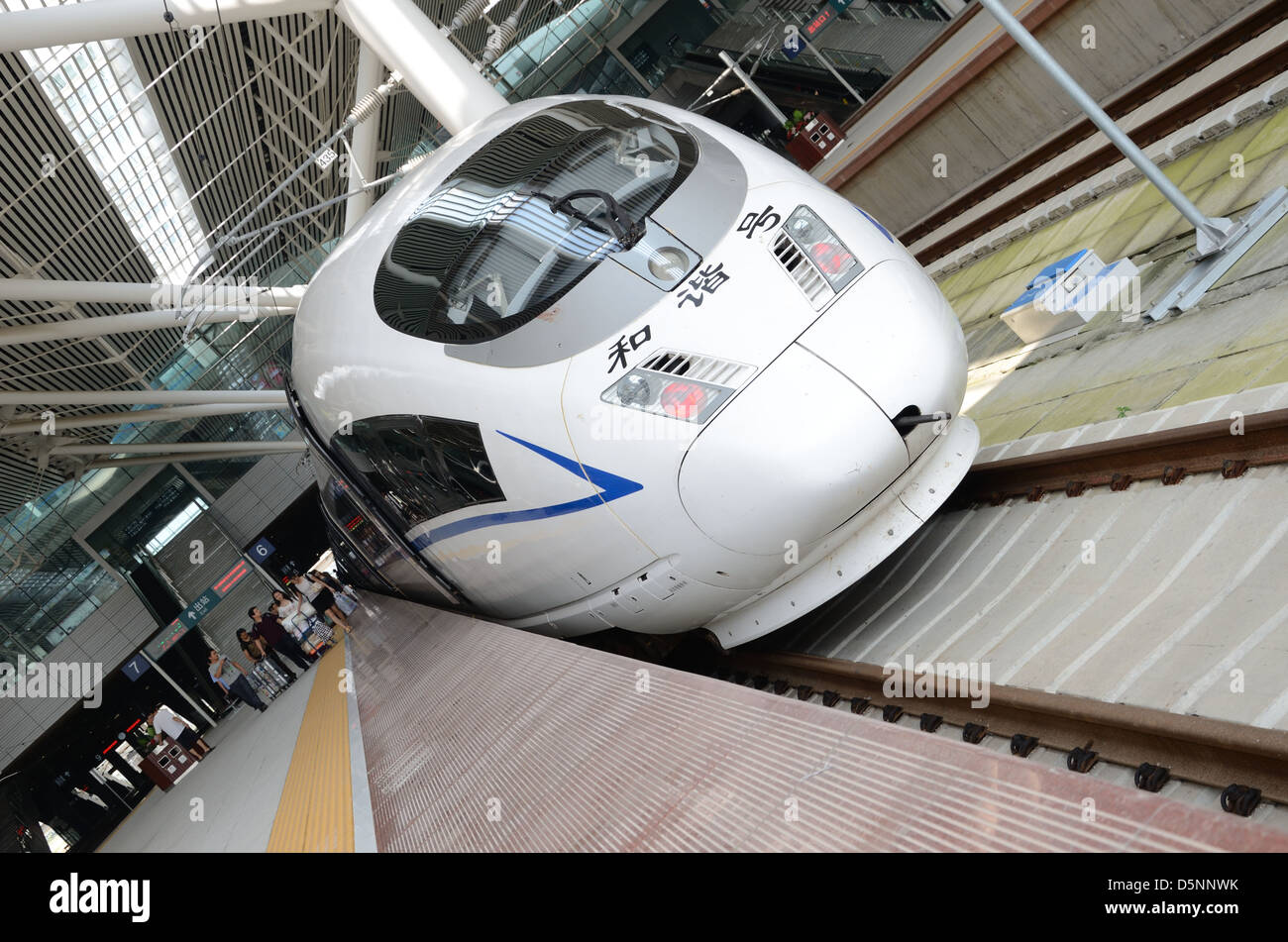 Fast Chinese trains waits for boarding passengers at Shenzhen North ...