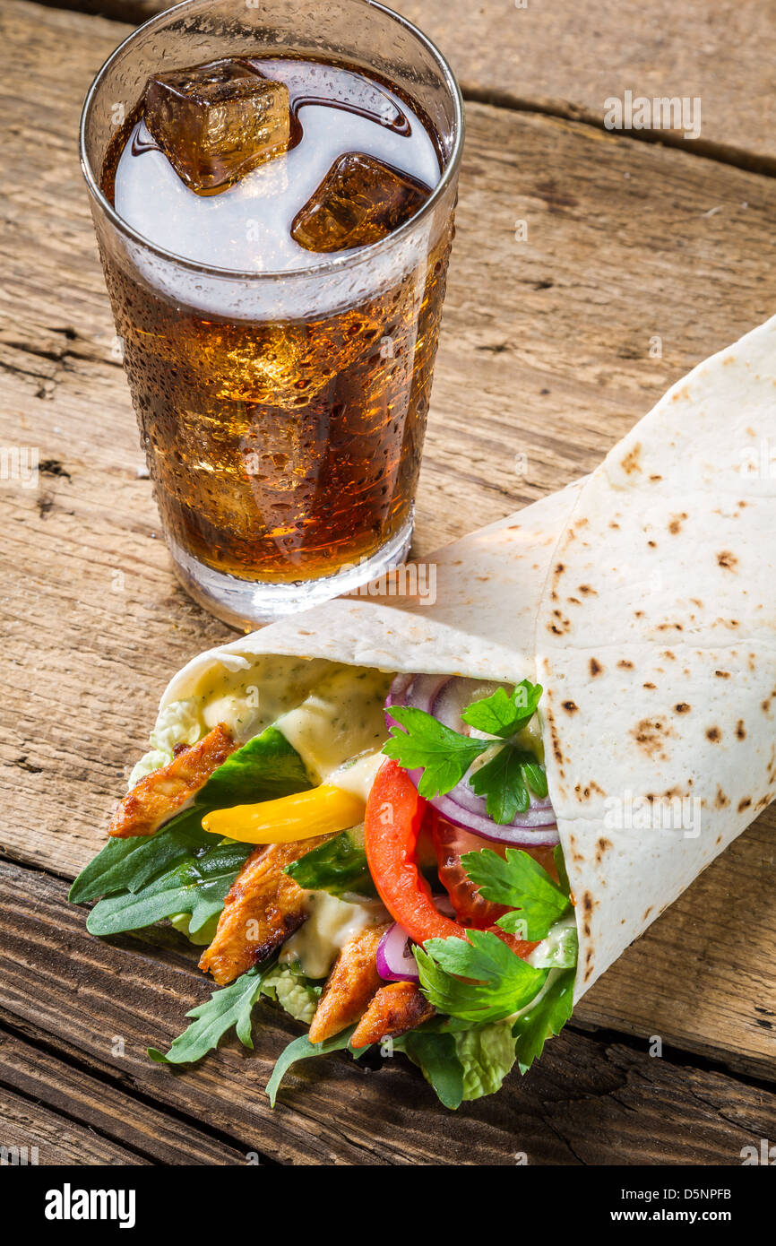 Kebab with fresh vegetables and chicken Stock Photo - Alamy