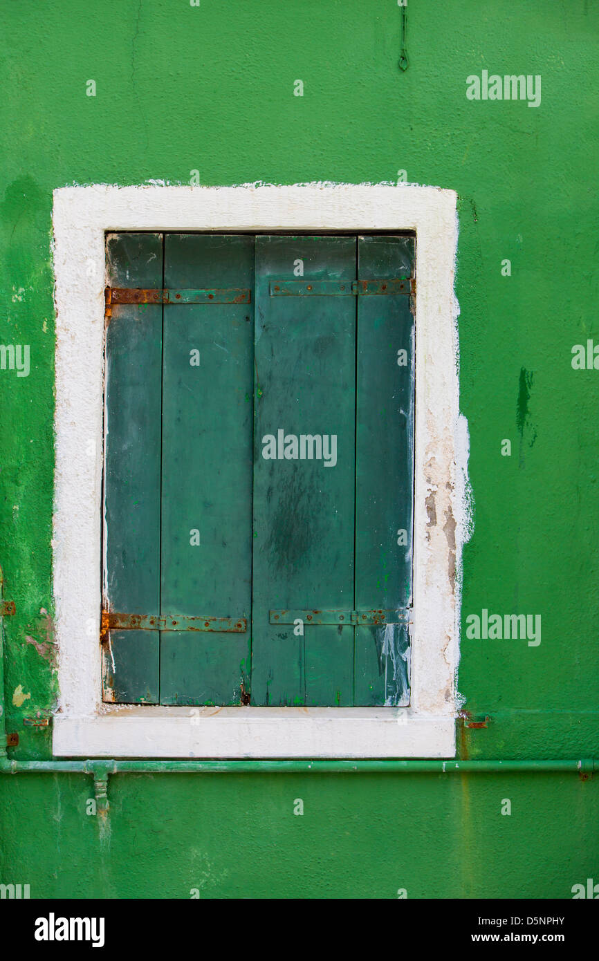 Closed curtains window hi-res stock photography and images - Alamy