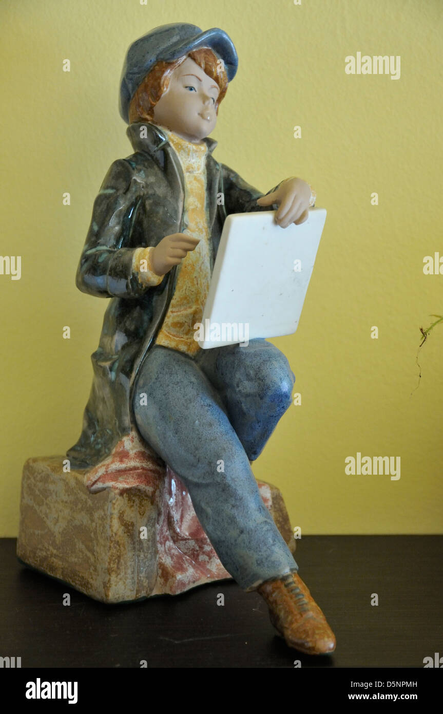 statue of a man painting Stock Photo - Alamy