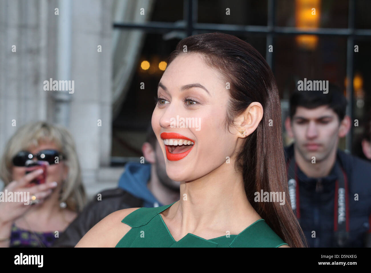 Olga Kurylenko on the red carpet for the European premiere of 'Oblivion ...