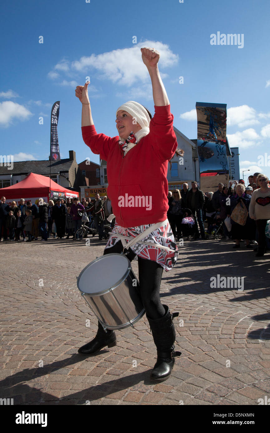 Drumming woman folk musician hi-res stock photography and images - Alamy
