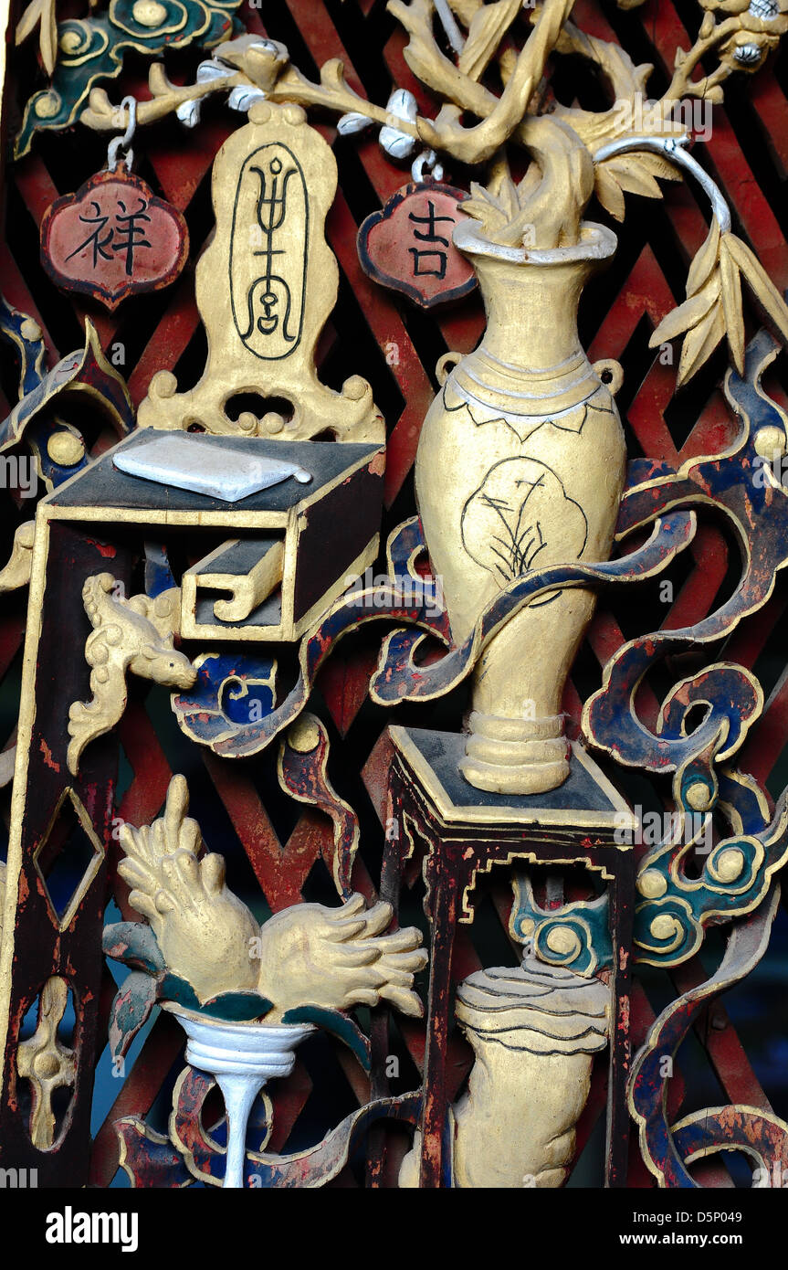 Chinese wood carving art hi-res stock photography and images - Alamy