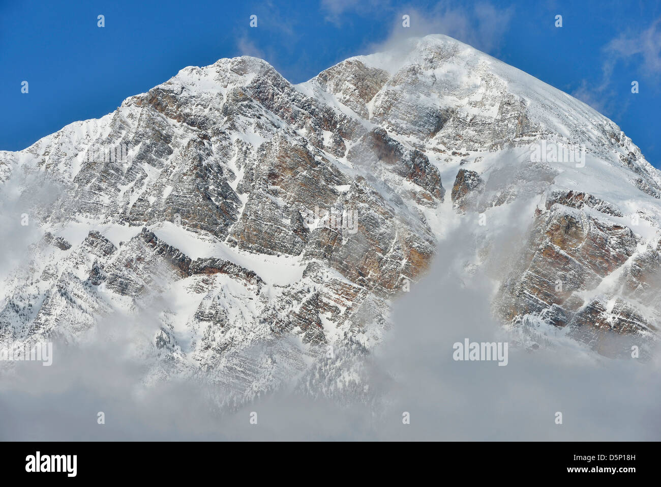 Pyramid mountain jasper national park winter hi-res stock photography ...