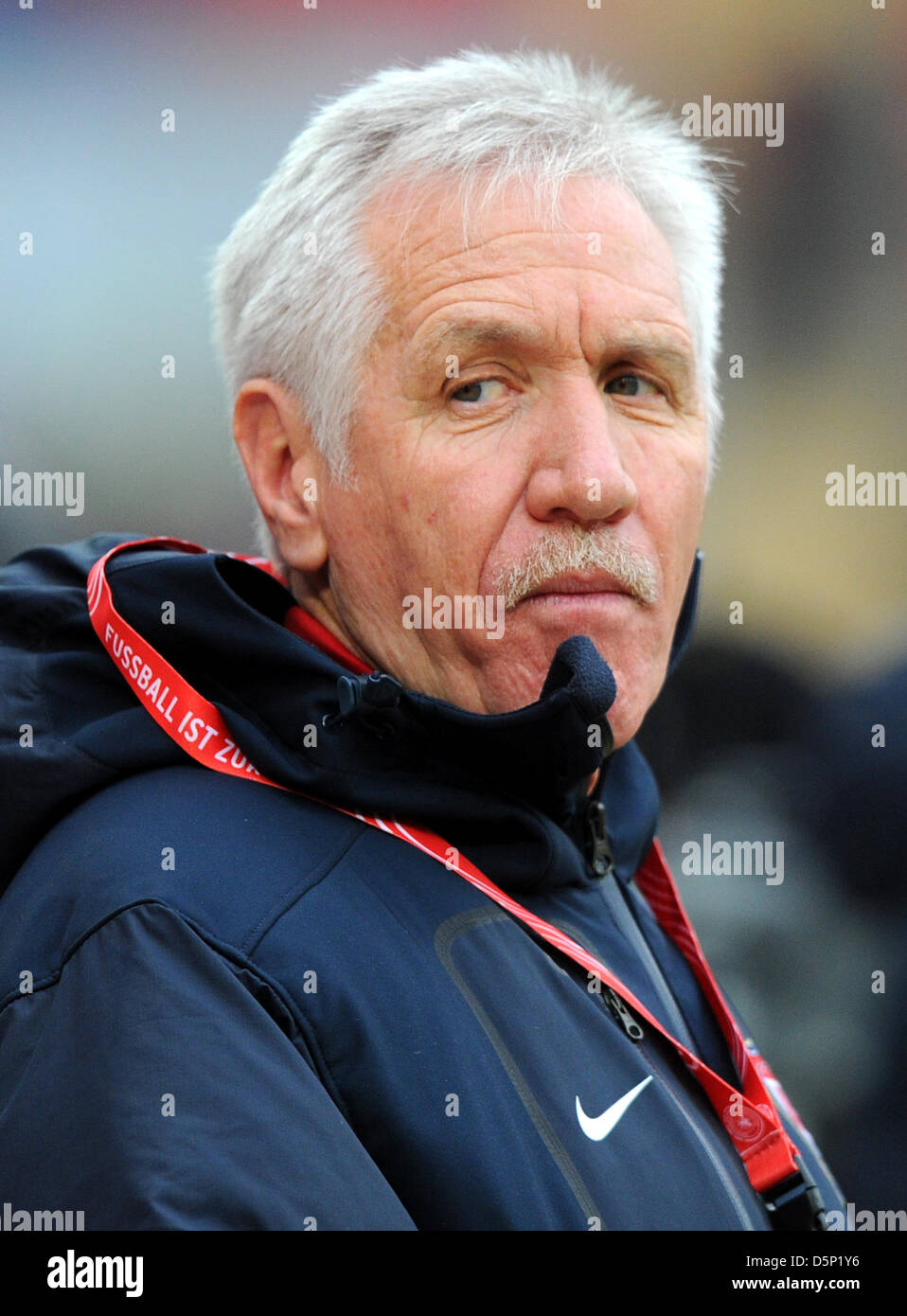 The USA's head coach Tom Sermanni stands during the international ...