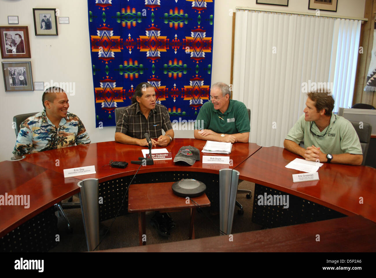 Coast salish traditional canoe hi-res stock photography and images - Alamy