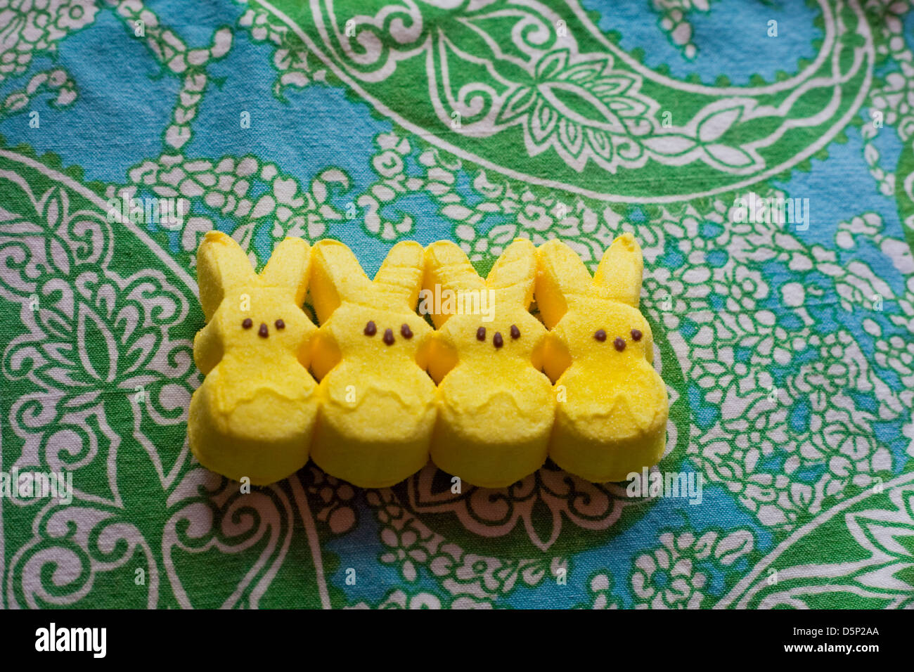 Marshmallow peeps hi-res stock photography and images - Alamy