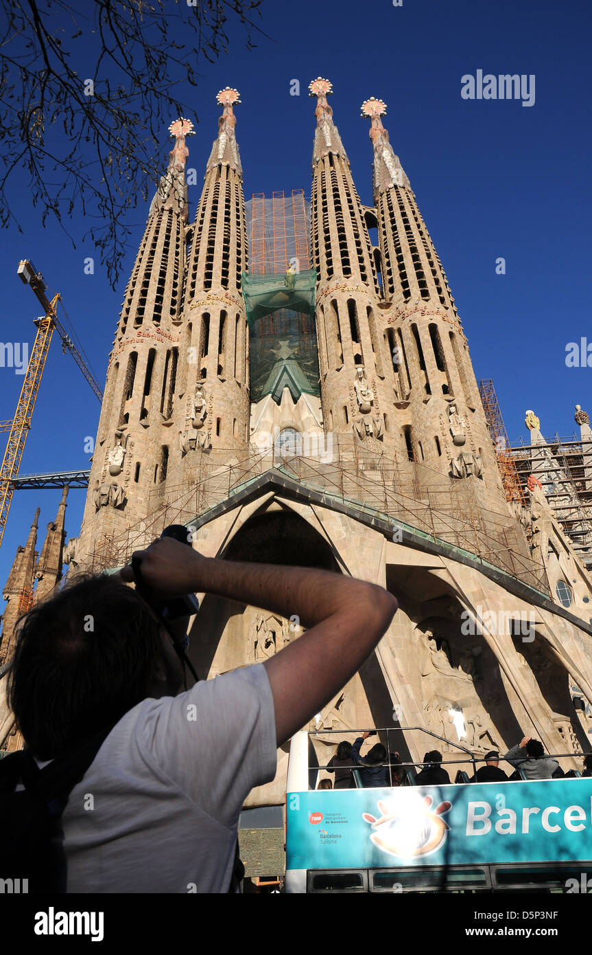 SAGRADA FAMILIA, ARCHITECT ANTONI GAUDI , MODERNISME, ART NOUVEAU ...