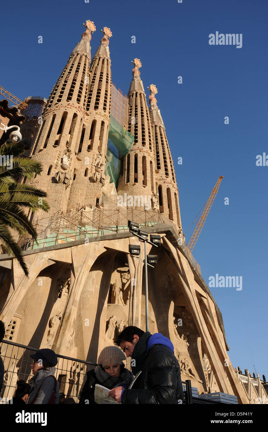 SAGRADA FAMILIA, ARCHITECT ANTONI GAUDI , MODERNISME, ART NOUVEAU ...