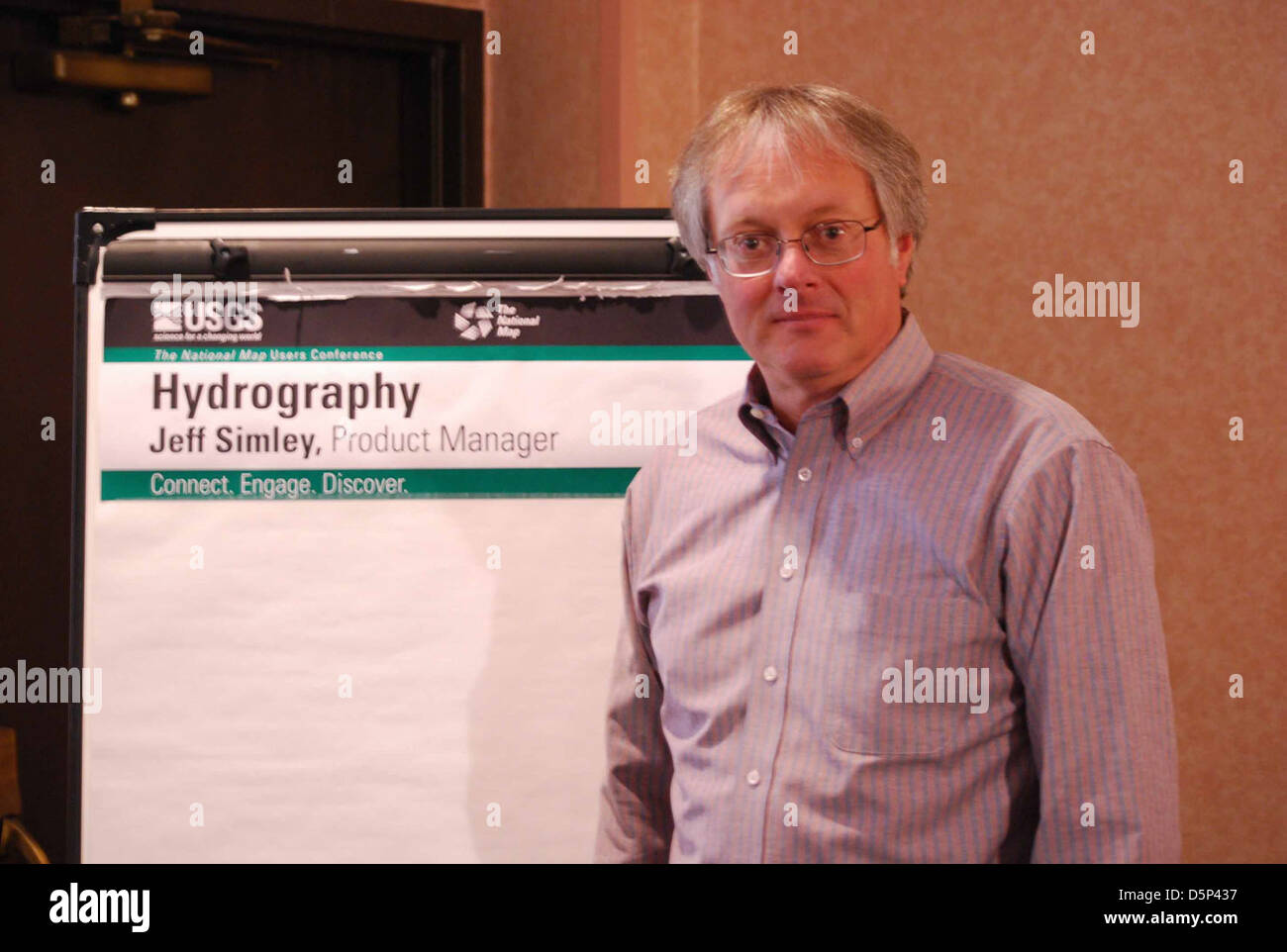 Coast salish traditional canoe hi-res stock photography and images - Alamy