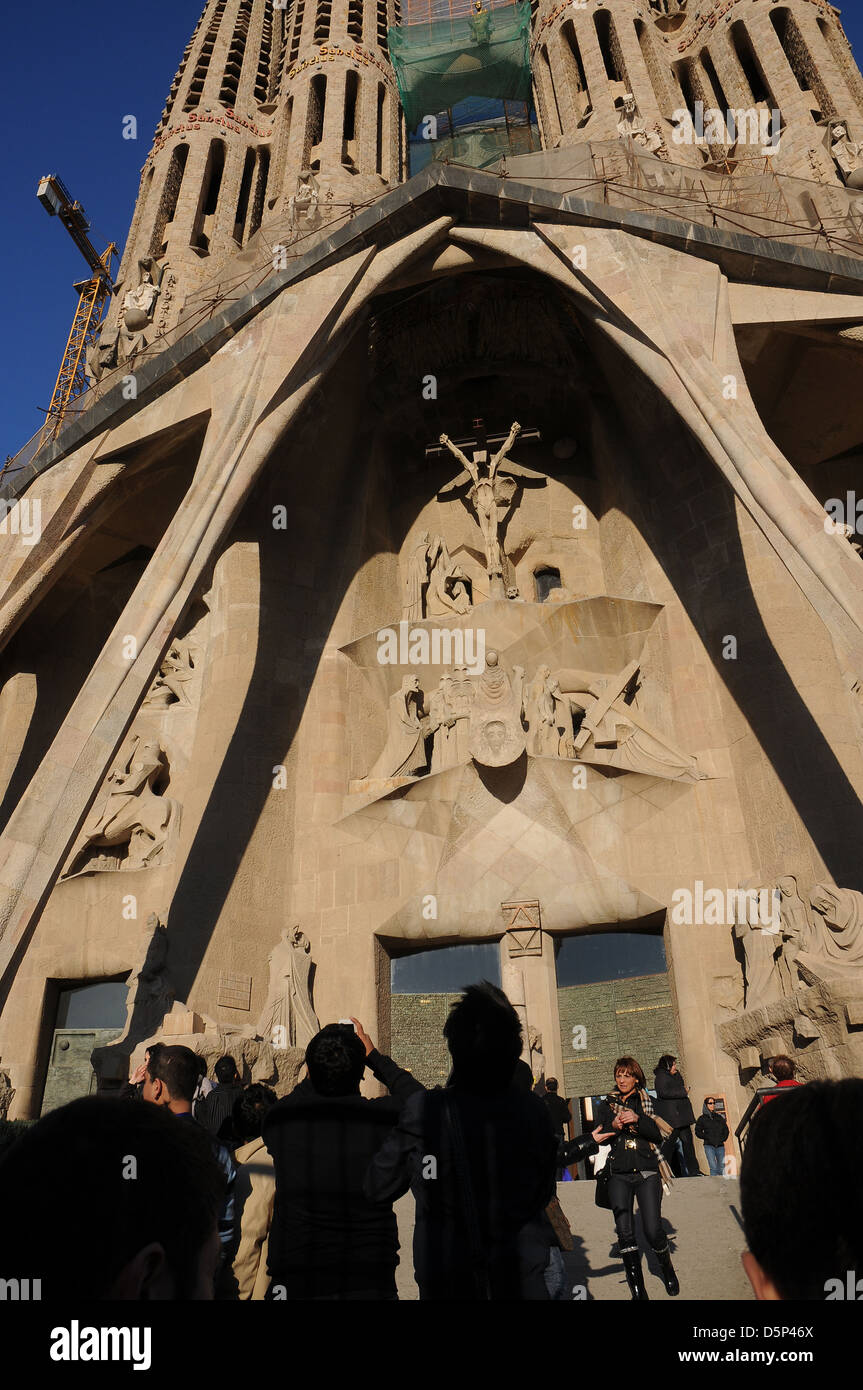 SAGRADA FAMILIA, ARCHITECT ANTONI GAUDI , MODERNISME, ART NOUVEAU ...