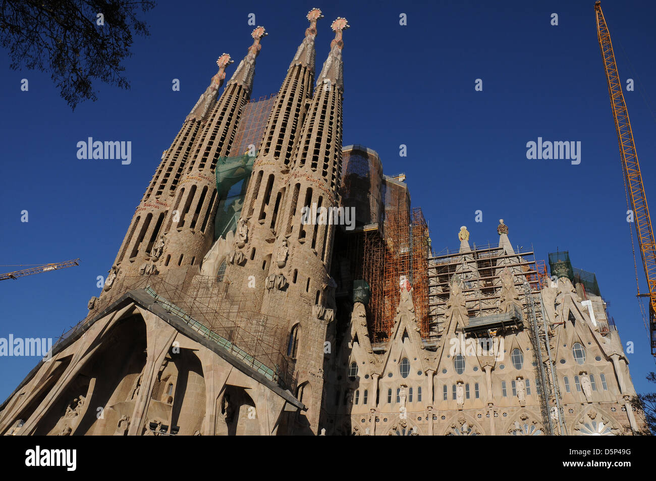 SAGRADA FAMILIA, ARCHITECT ANTONI GAUDI , MODERNISME, ART NOUVEAU ...