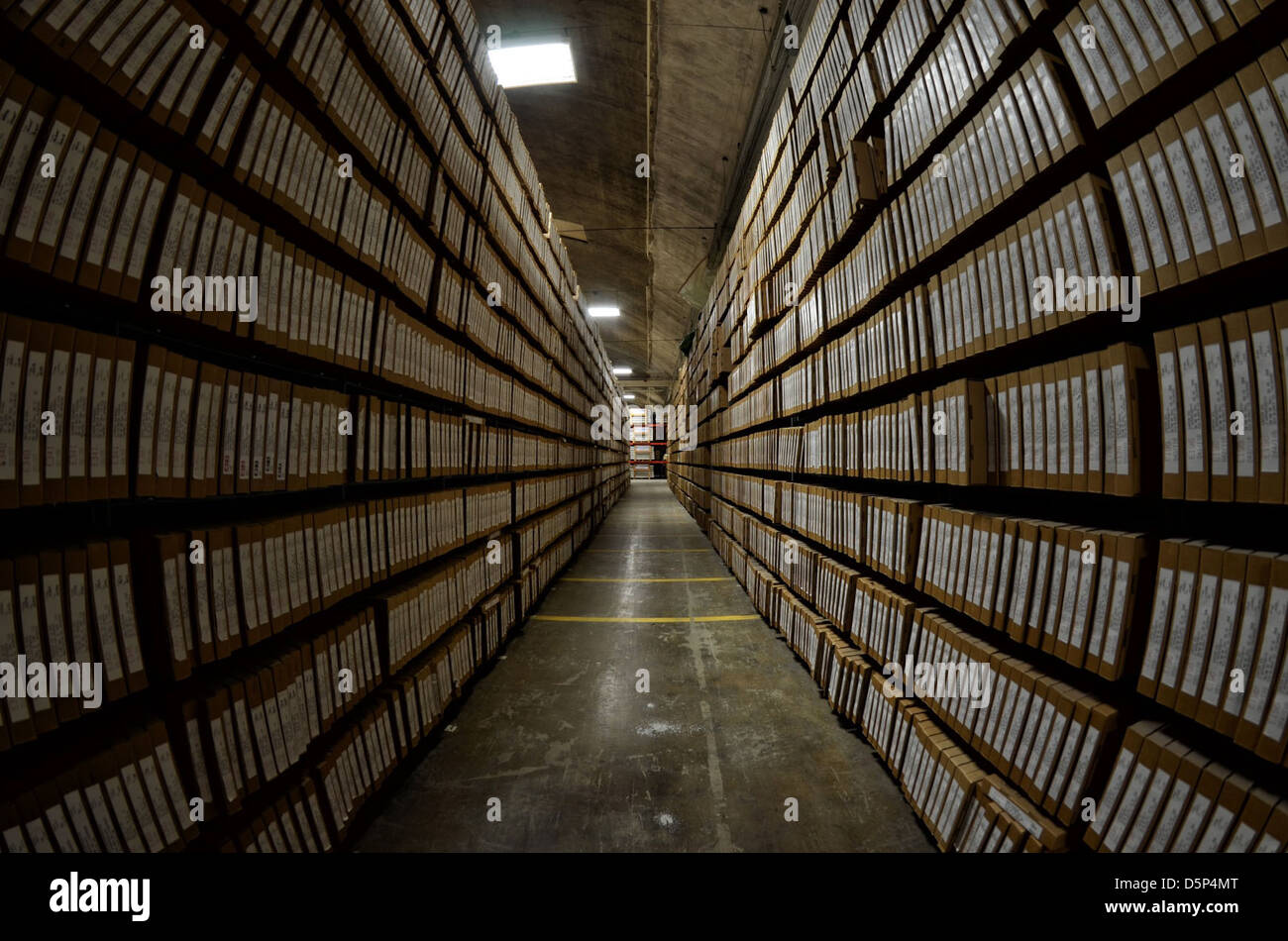 Ice core analysis hi-res stock photography and images - Alamy