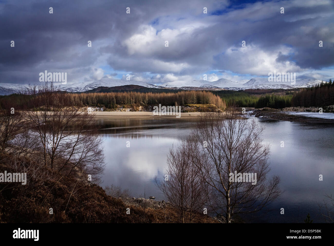 Partially frozen Loch Garry,Western Highlands, Scotland Stock Photo - Alamy