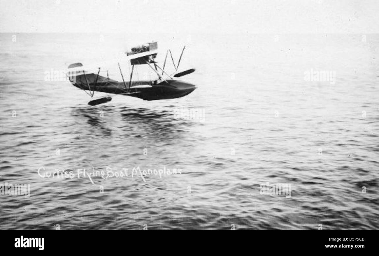 Curtiss ox 5 airplane engines hi-res stock photography and images - Alamy