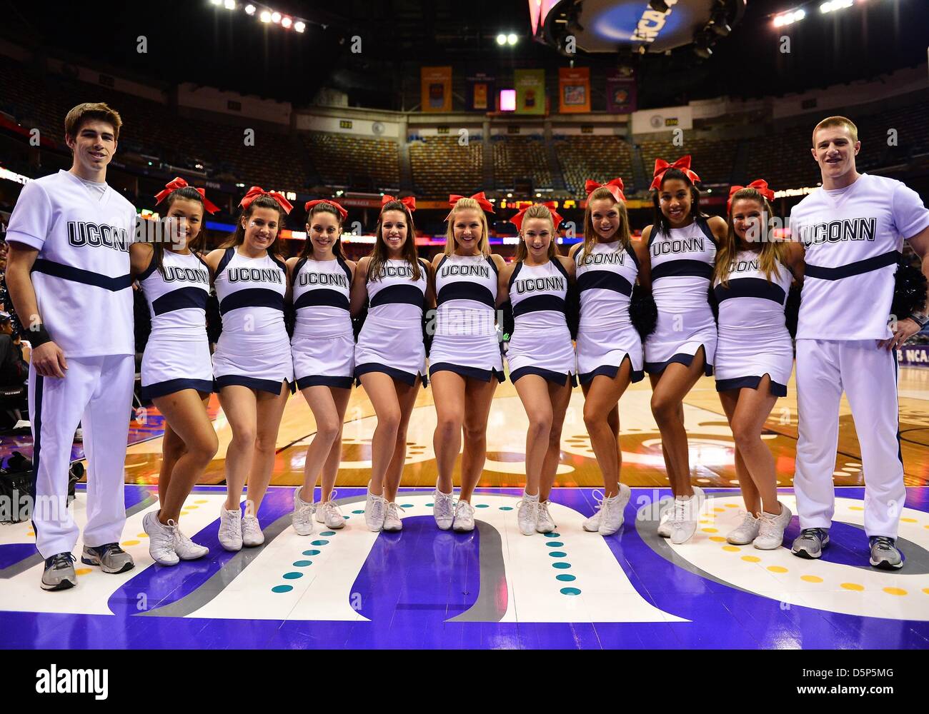 Uconn cheerleader hi-res stock photography and images - Alamy