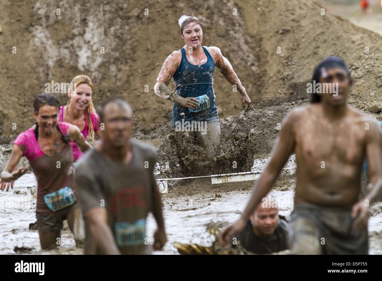Los Angeles, California, USA. 6th April, 2013. Runners cross the mud ...