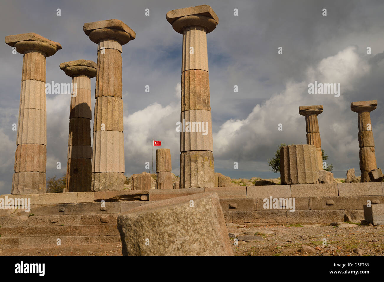 Six Greek columns and Turkish flag at acropolis ruins of Temple of ...