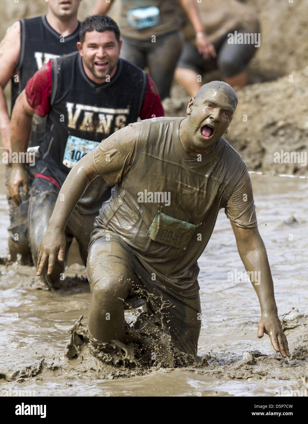 Los Angeles, California, USA. 6th April, 2013. Runners cross the mud ...