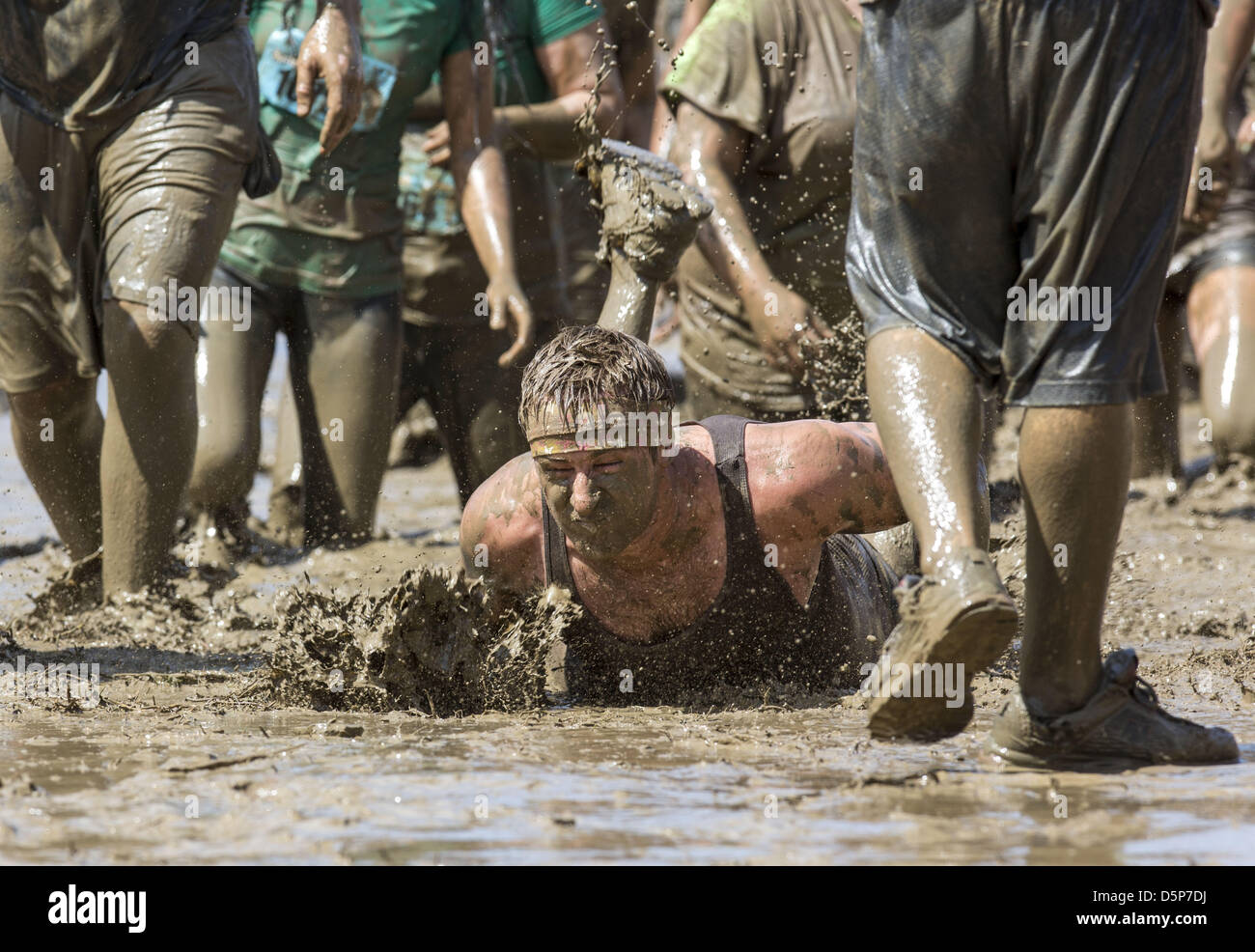 Los Angeles, California, USA. 6th April, 2013. Runners cross the mud ...