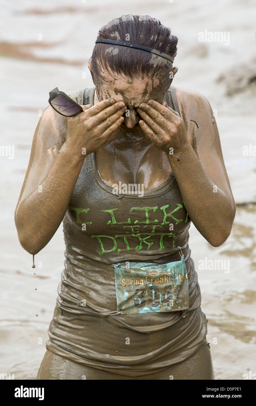 Los Angeles, California, USA. 6th April, 2013. Runners cross the mud ...