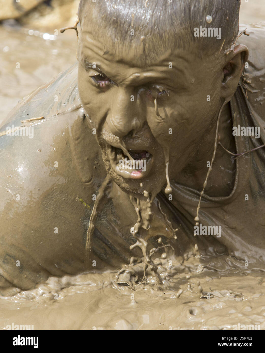 Los Angeles, California, USA. 6th April, 2013. Runners cross the mud ...