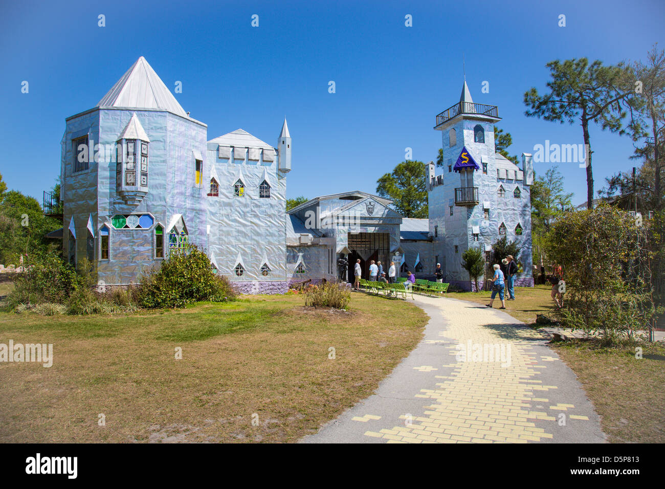 Solomons Castle built by scuptor Howard Solomon as a home in Ona ...