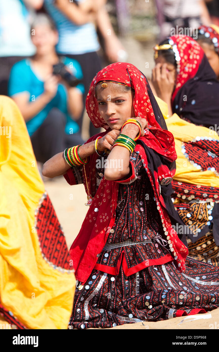 Girls at a traditional Indian dance, Pushkar Camel Festival Stock Photo ...