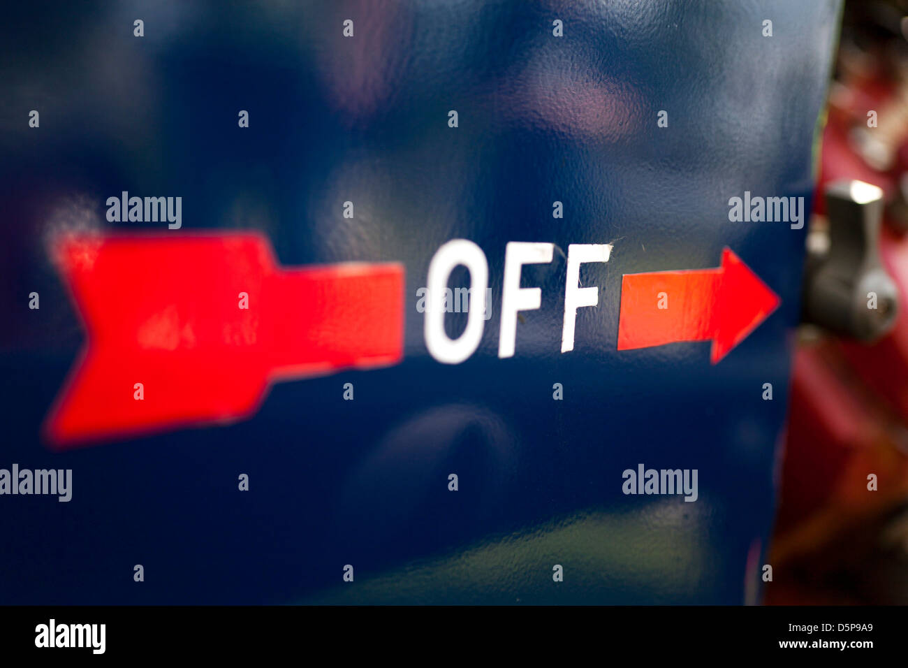 Turn off arrow hi-res stock photography and images - Alamy