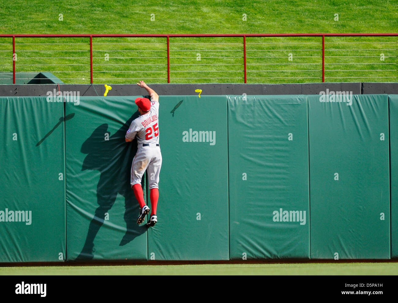 Baseball outfield wall hi-res stock photography and images - Alamy