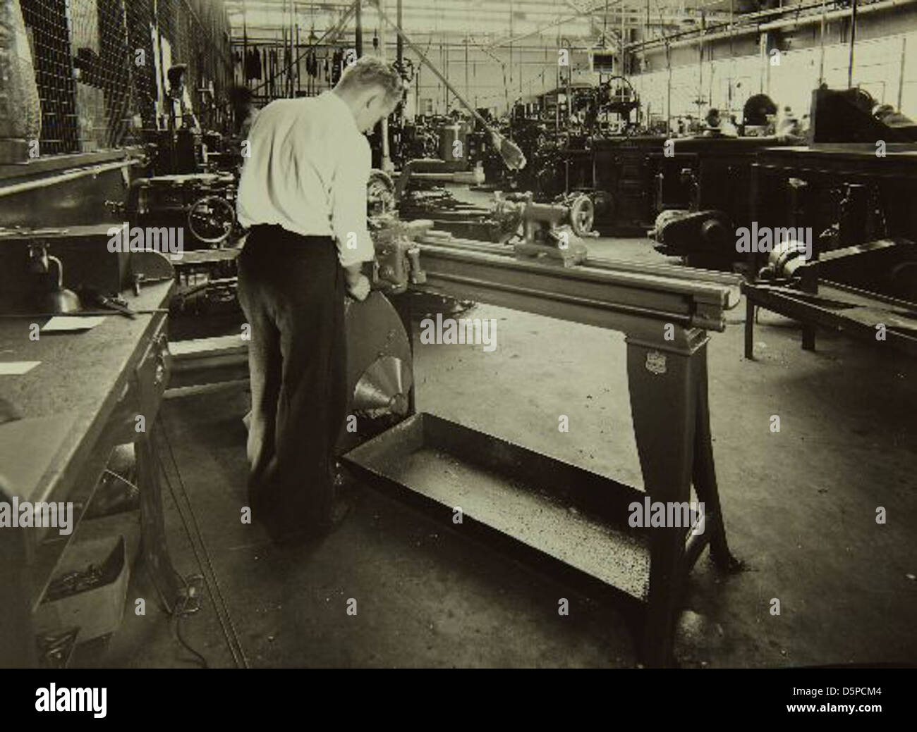 Aircraft manufacturing techniques hi-res stock photography and images ...