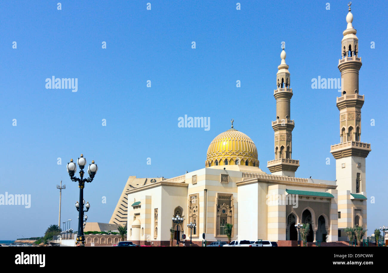 Corniche mosque hi-res stock photography and images - Alamy