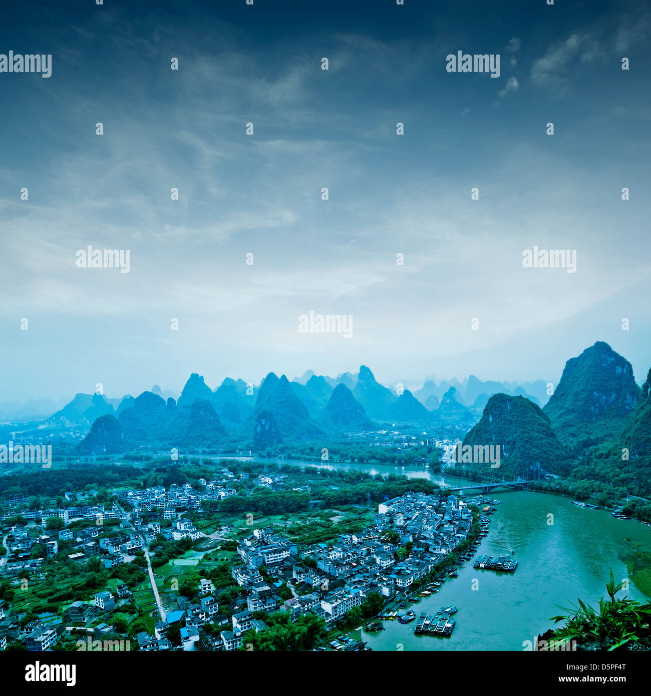 Beautiful Yu Long river Karst mountain landscape in Yangshuo Guilin ...