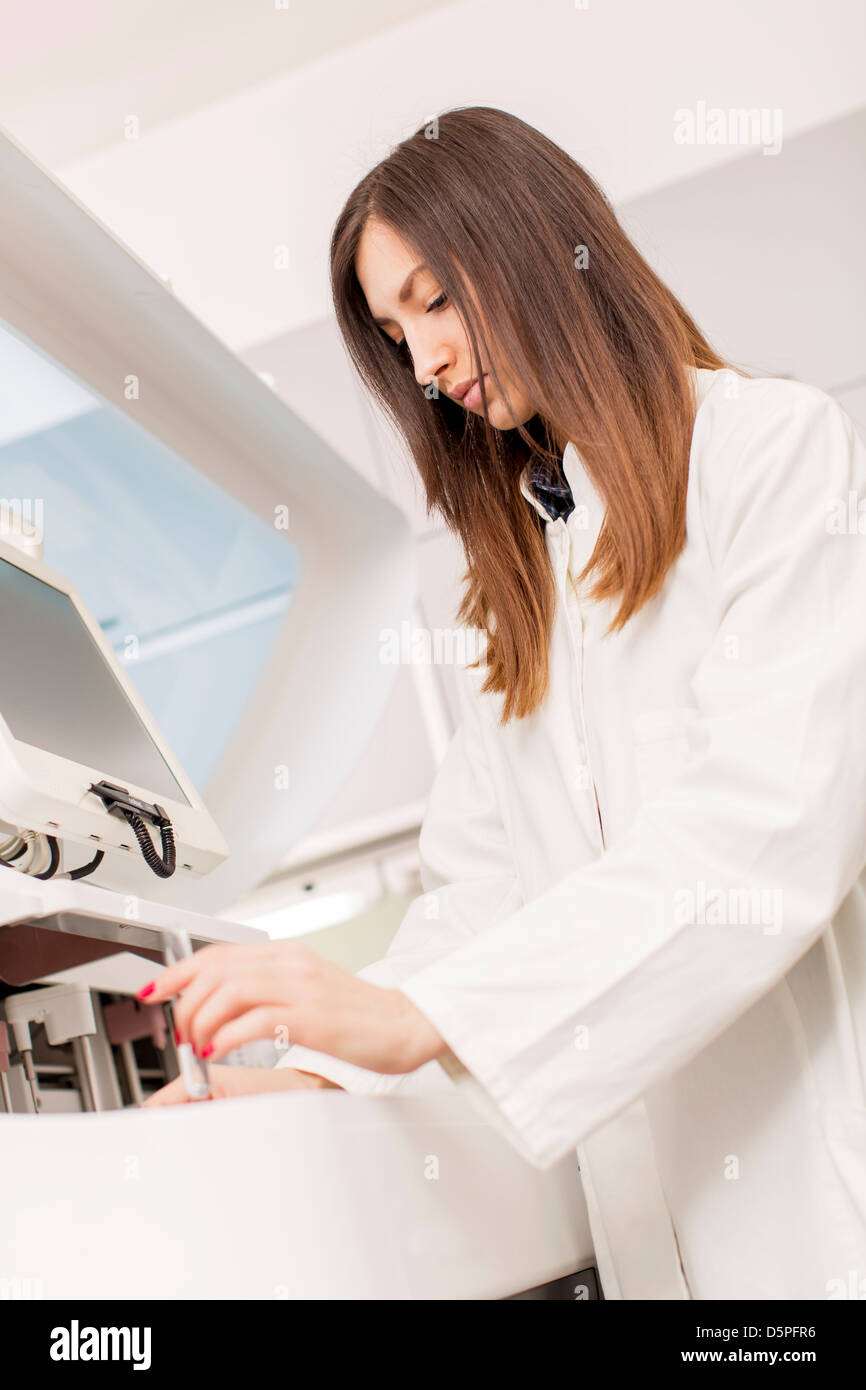 Laboratory personnel hi-res stock photography and images - Alamy
