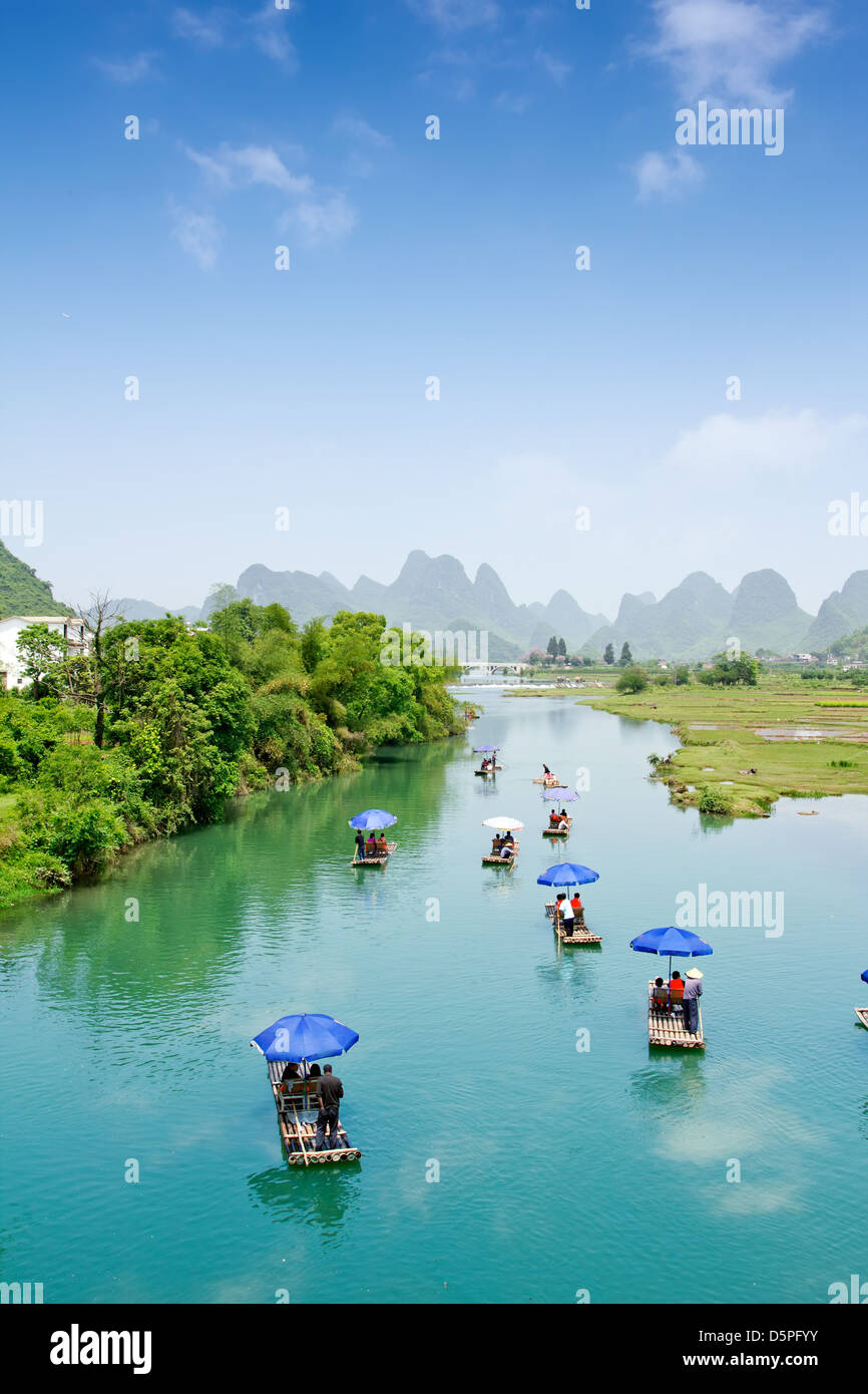Beautiful Yu Long river Karst mountain landscape in Yangshuo Guilin ...