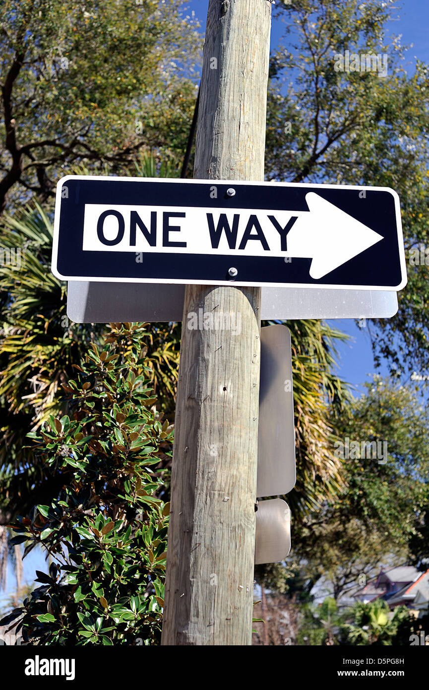 Road signs one way street arrow hi-res stock photography and images - Alamy