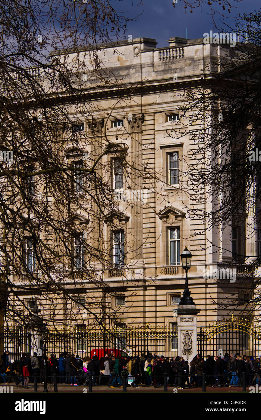 Buckingham palace The Mall Stock Photo - Alamy