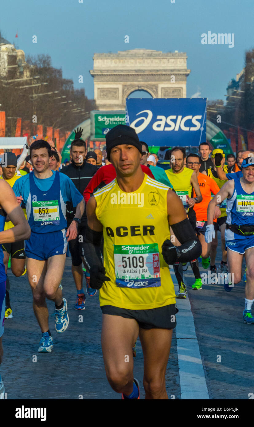 Paris, France. Crowd of Male Runners taking part in the Paris marathon ...