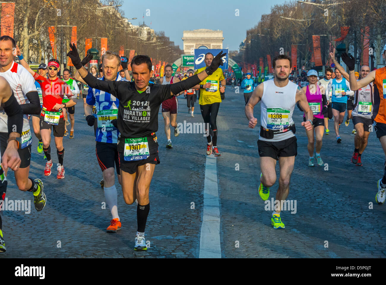 Paris marathon crowd scene men hi-res stock photography and images - Alamy