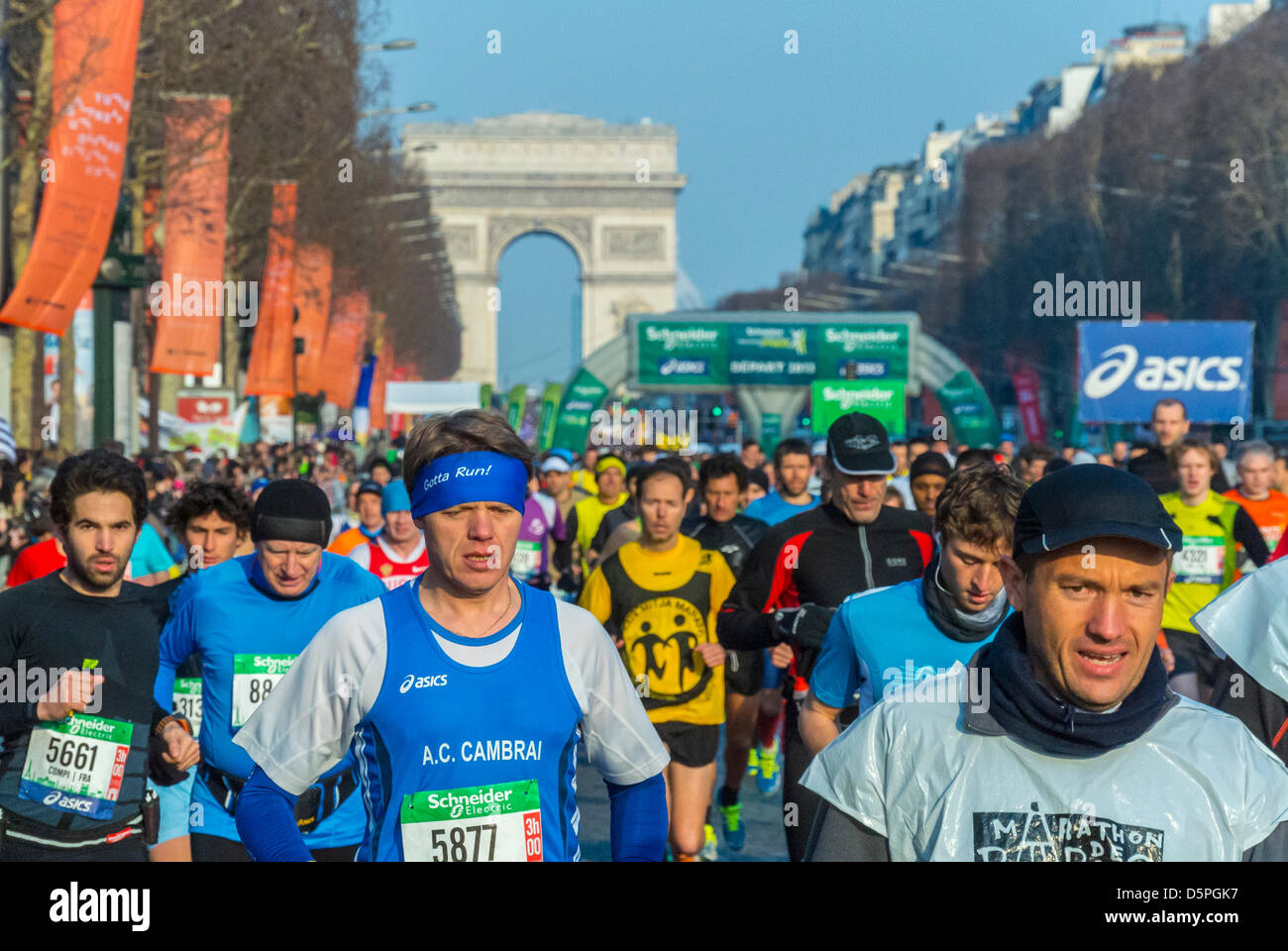 Paris, Arc de Triomphe, France. Crowd Runners running in the Paris ...